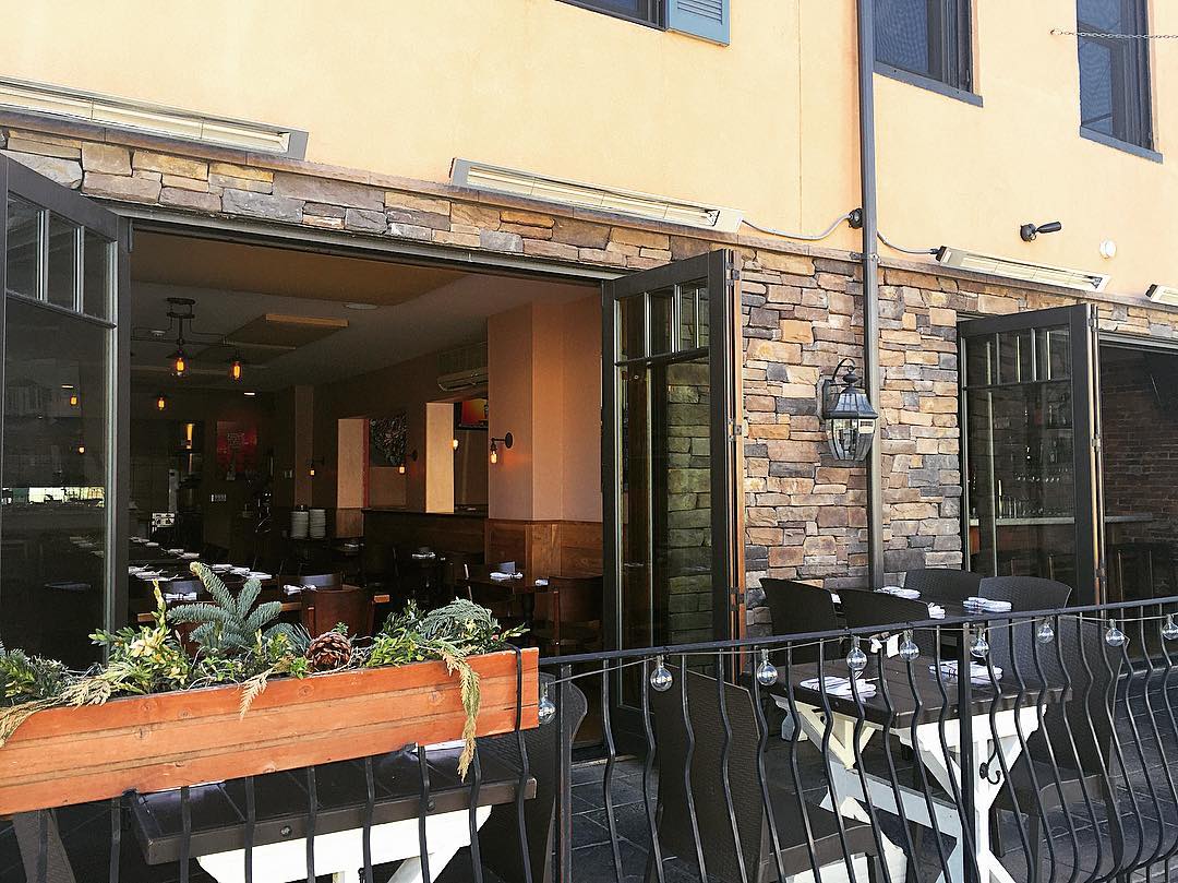 Bar Lucca Outside 1 - MoreThanTheCurve