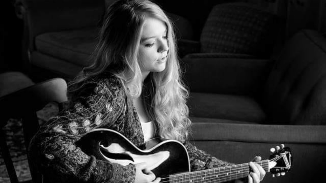 Alexis Cunningham in Electric Set at Southern Cross Kitchen ...