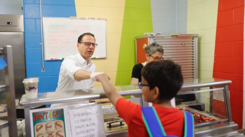 Governor visits Colonial Elementary to push proposed budget ...